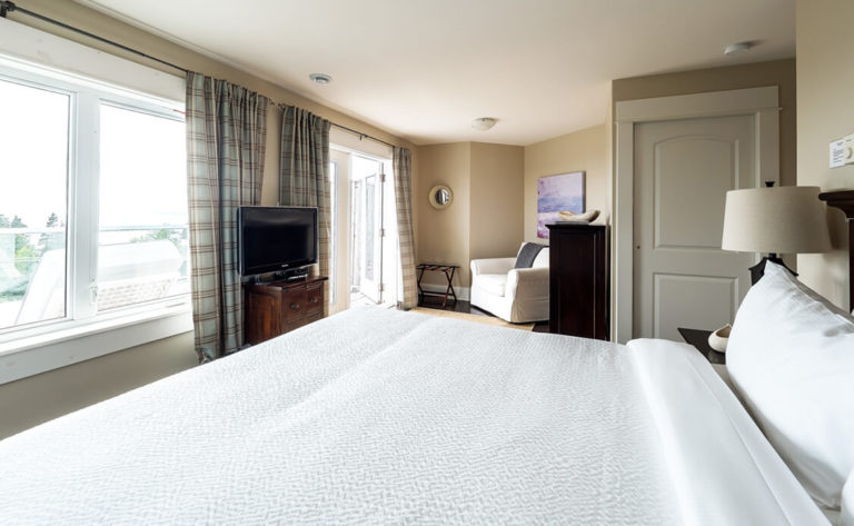 Get coastal-cozy in one of our guest rooms | Guest Rooms at Oceanstone